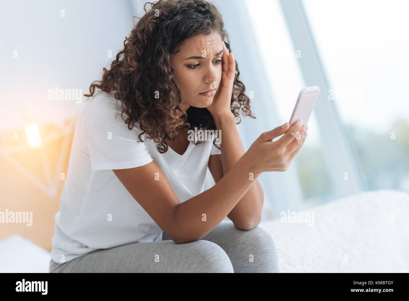 Social media sad hi-res stock photography and images - Alamy
