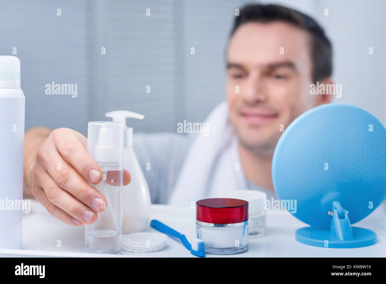 Man face spray beauty hi-res stock photography and images - Alamy