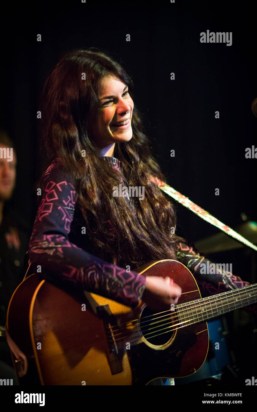 Whitney rose singer hi-res stock photography and images - Alamy