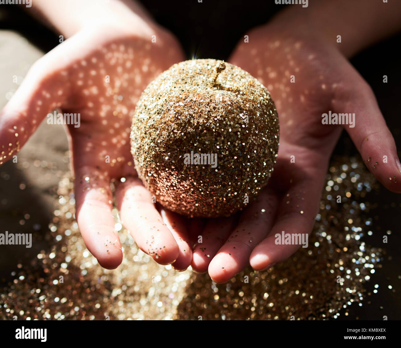 Cupping hand hi-res stock photography and images - Alamy