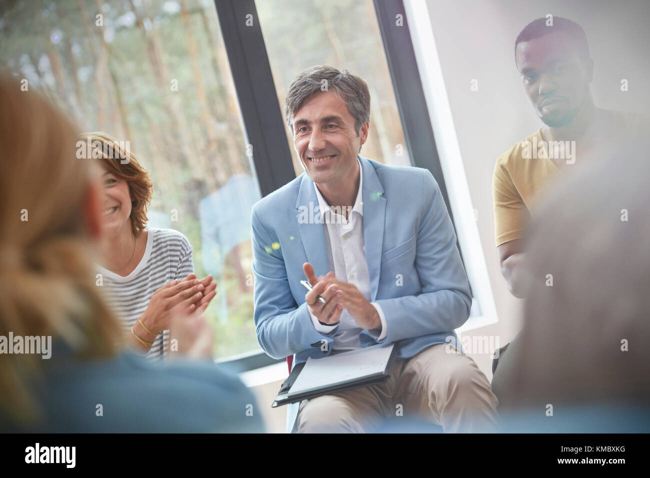 Clapping hi-res stock photography and images - Alamy