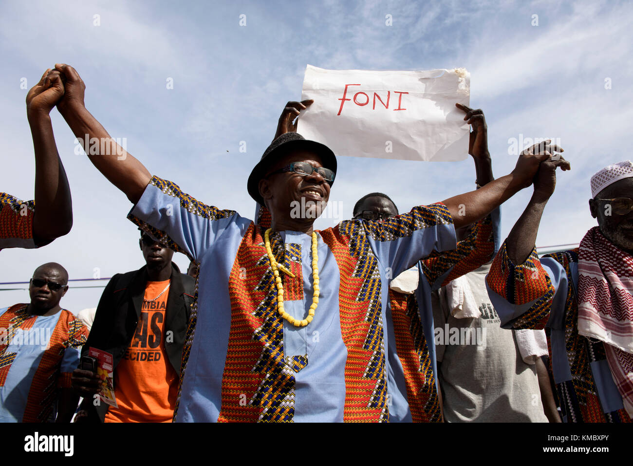 Gambia traditional clothing hi-res stock photography and images - Alamy