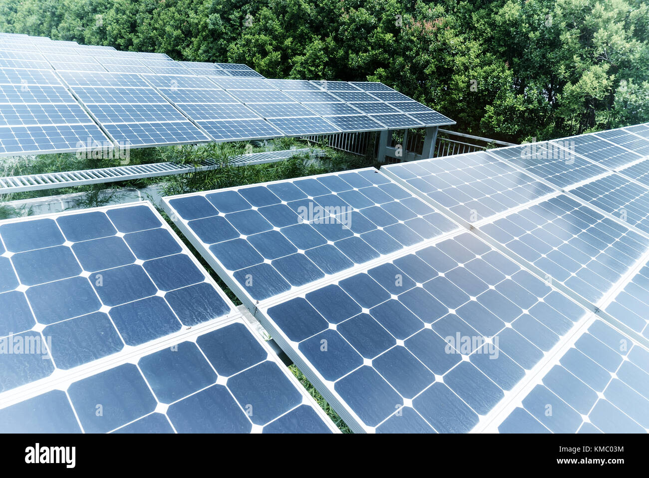 Solar commercial building hi-res stock photography and images - Alamy