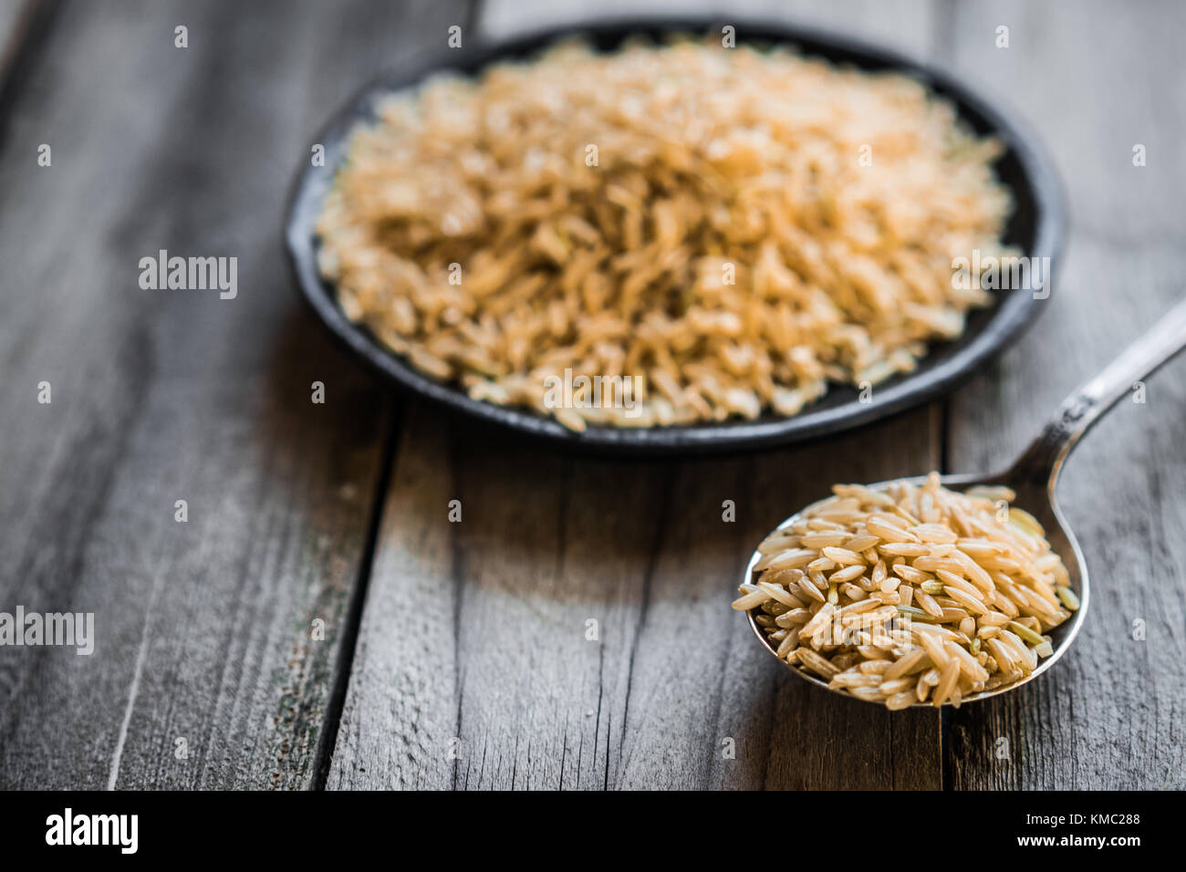 Raw brown rice Stock Photo - Alamy