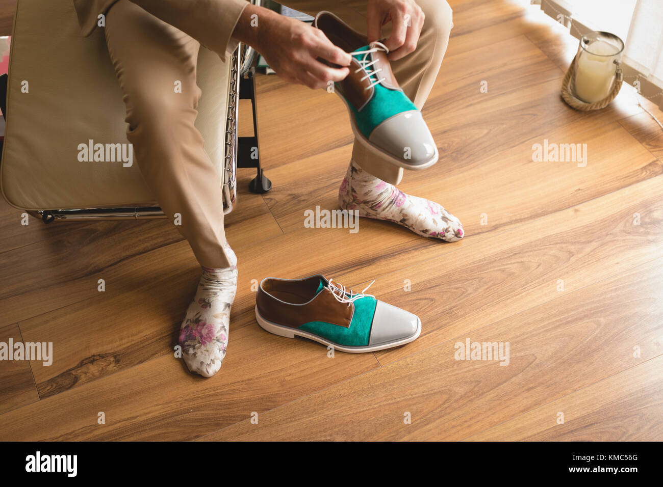 Man wearing his casual shoes in living room Stock Photo - Alamy