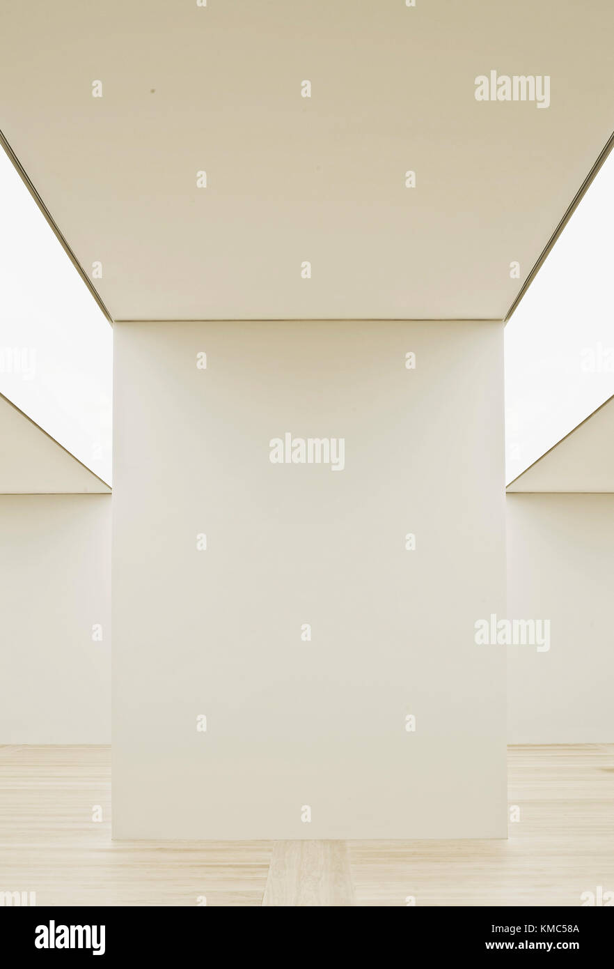 Weiß Raum Wand High Resolution Stock Photography and Images - Alamy