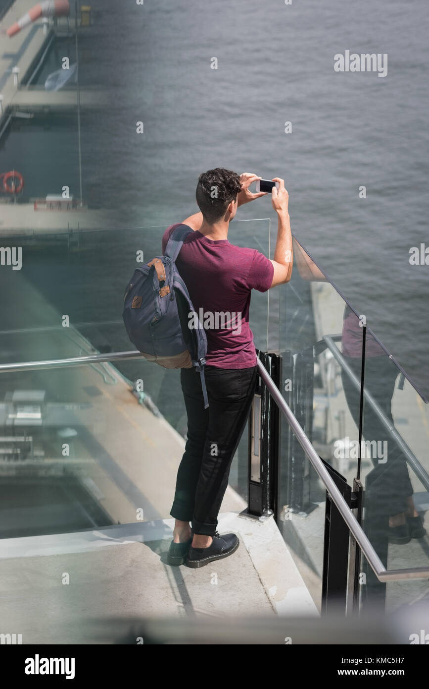 Man clicking photo with mobile phone Stock Photo - Alamy
