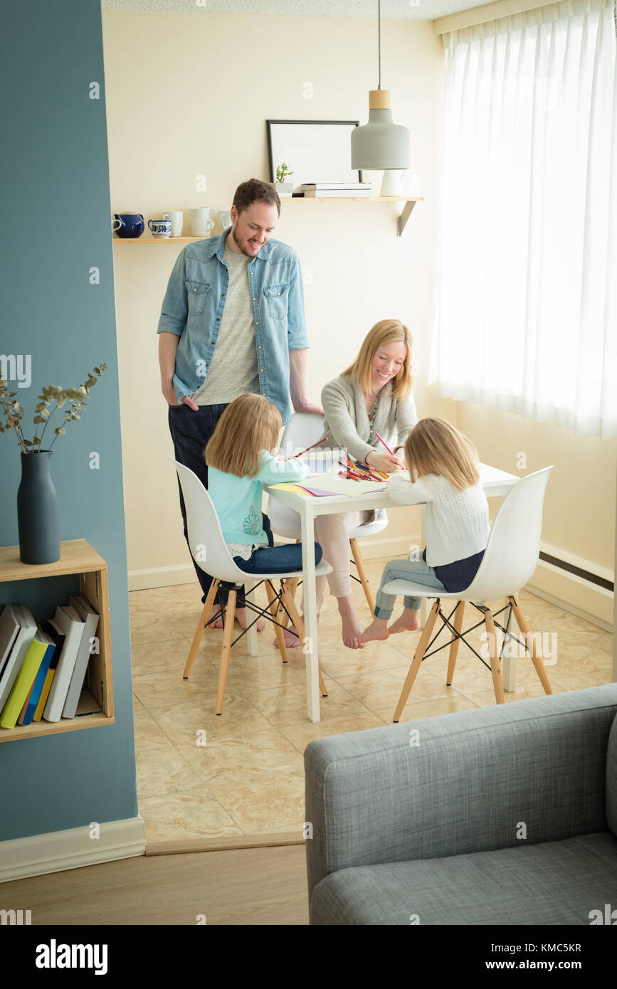 Helping children learn hi-res stock photography and images - Alamy