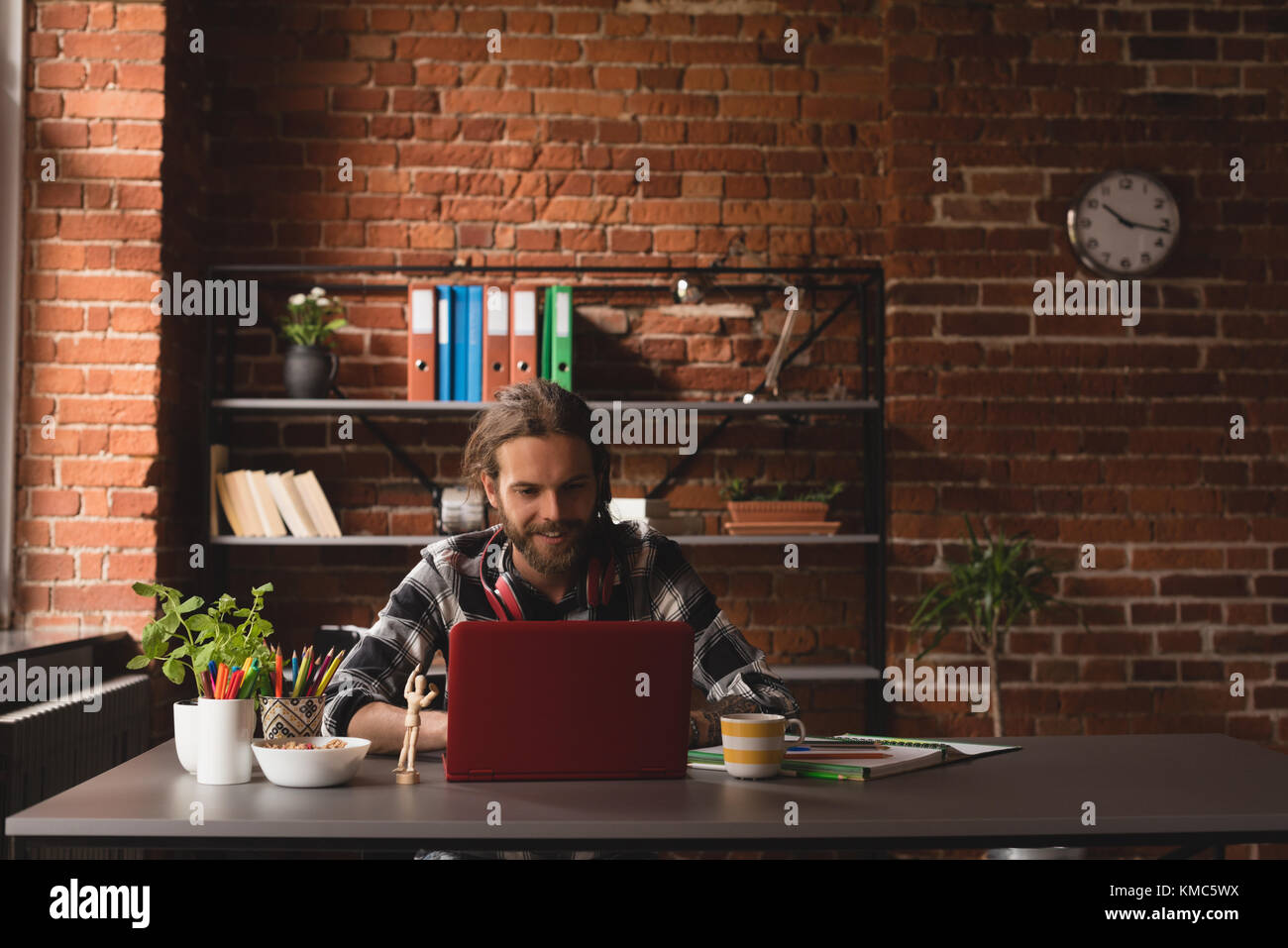 Working table plant hi-res stock photography and images - Alamy