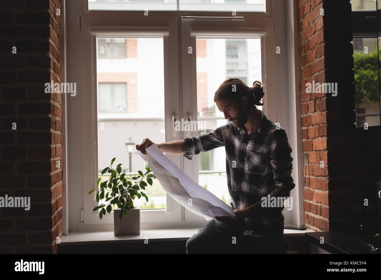 Document window hi-res stock photography and images - Alamy