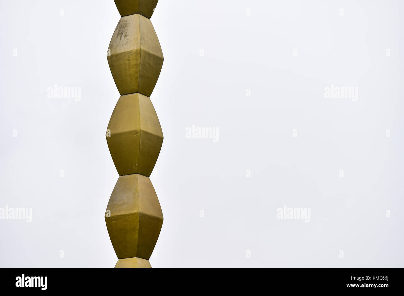 The Endless Column sculpture made by Constantin Brancusi in the memory ...