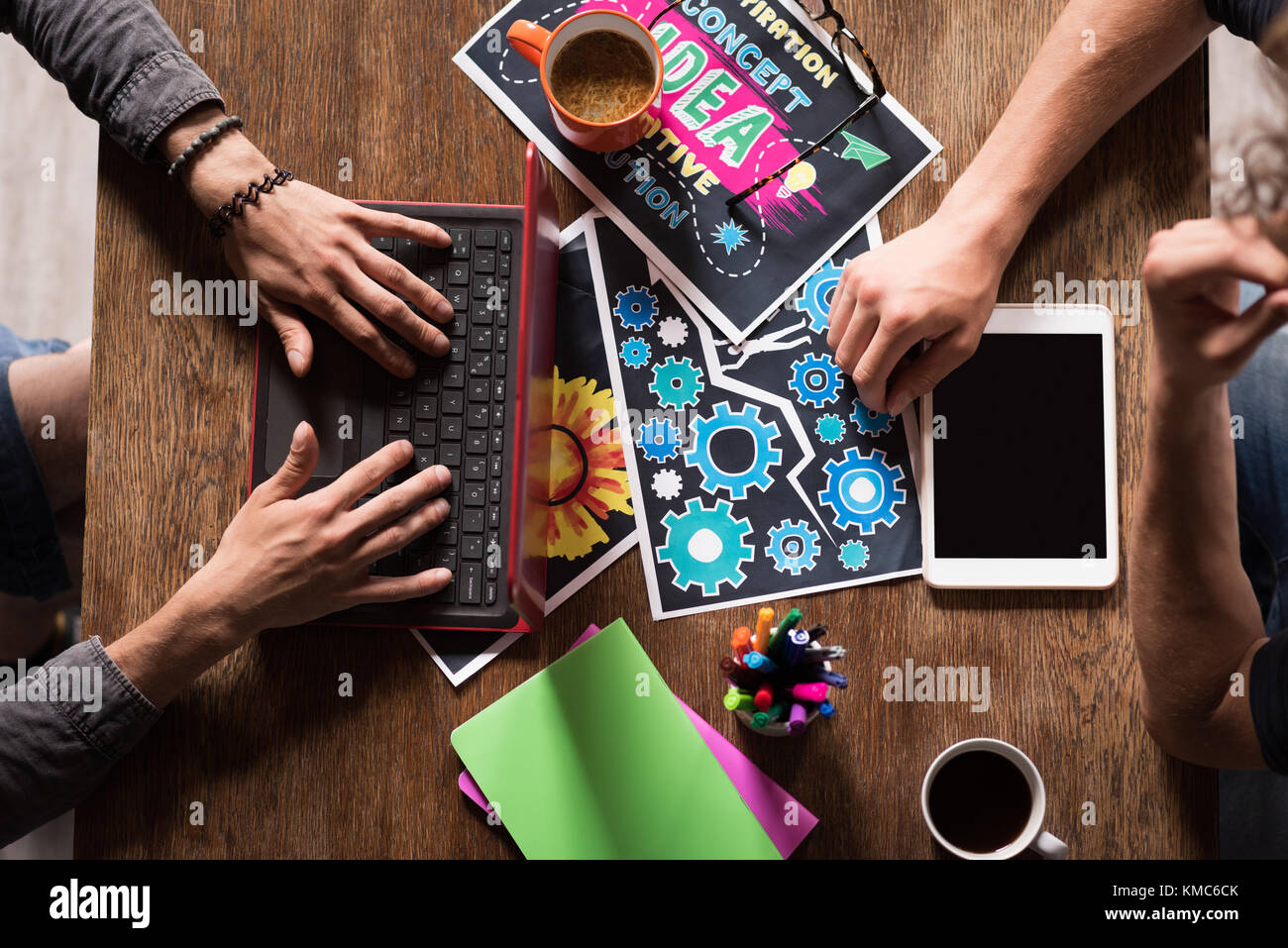 Artist working together hi-res stock photography and images - Alamy