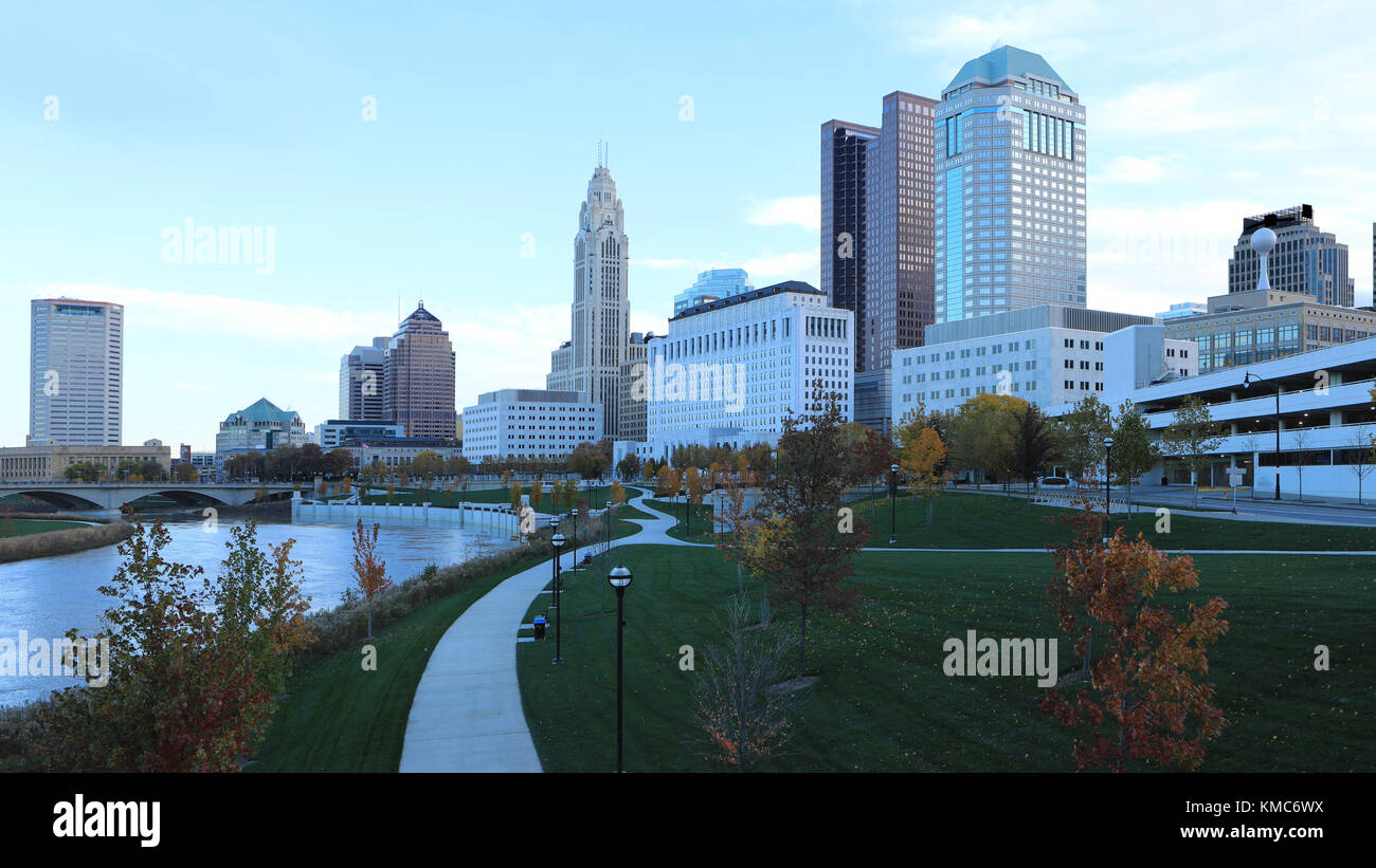 Buildings on columbus ohio skyline hi-res stock photography and images ...
