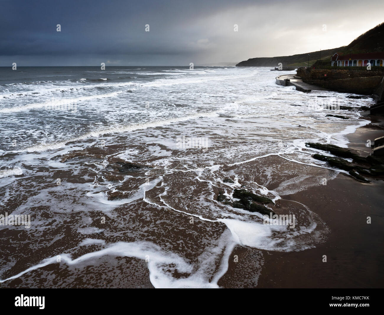 High tide in scarborough north hi-res stock photography and images - Alamy