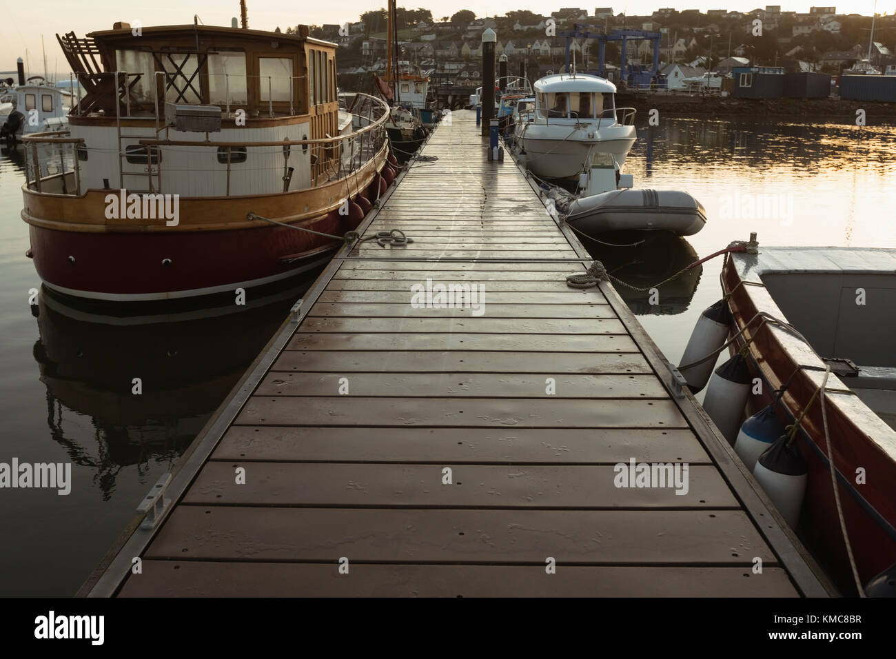 Empty boat harbor hi-res stock photography and images - Alamy