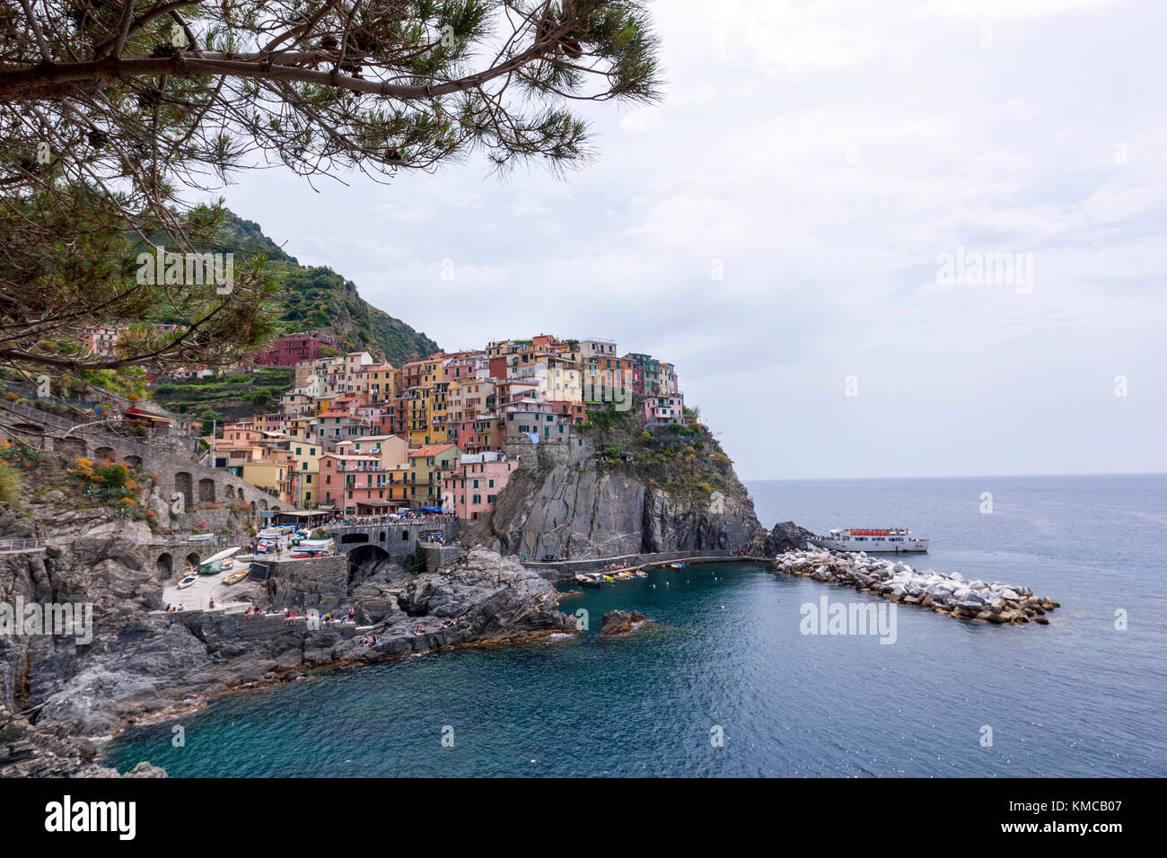 Riomaggiore view along the hiking trail Via dell' Amore (Lovers’ lane ...
