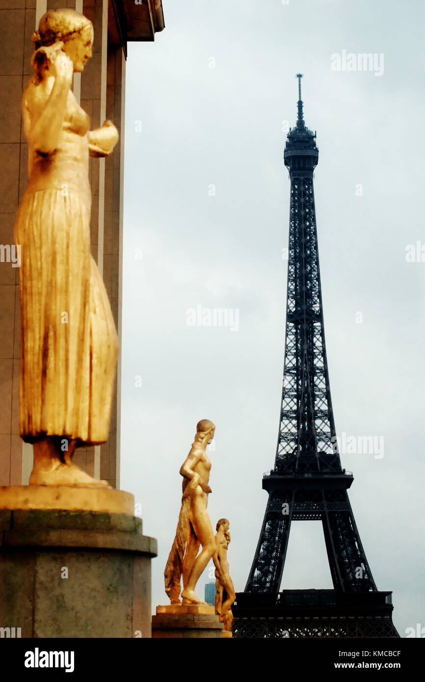 Gilded Bronze Statues and Eiffel Tower, Paris Stock Photo - Alamy