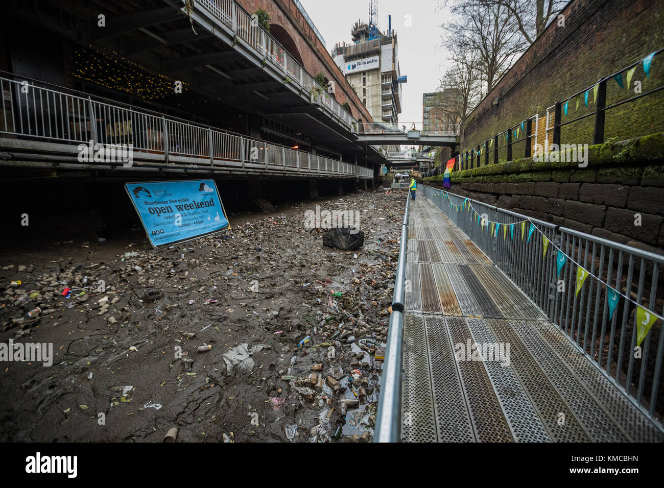 Rochdale Canal at Deansgate Locks Being Drained Of Rubbish And Litter ...