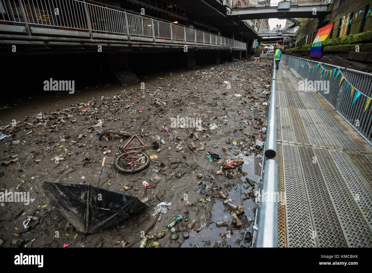 Rochdale Canal at Deansgate Locks Being Drained Of Rubbish And Litter ...