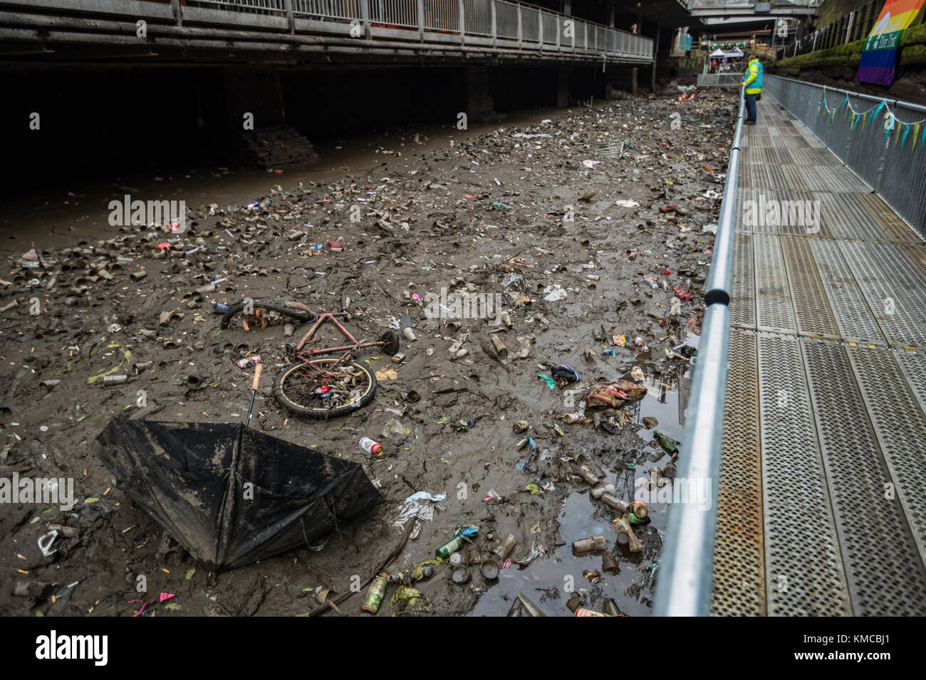 Rochdale Canal at Deansgate Locks Being Drained Of Rubbish And Litter ...