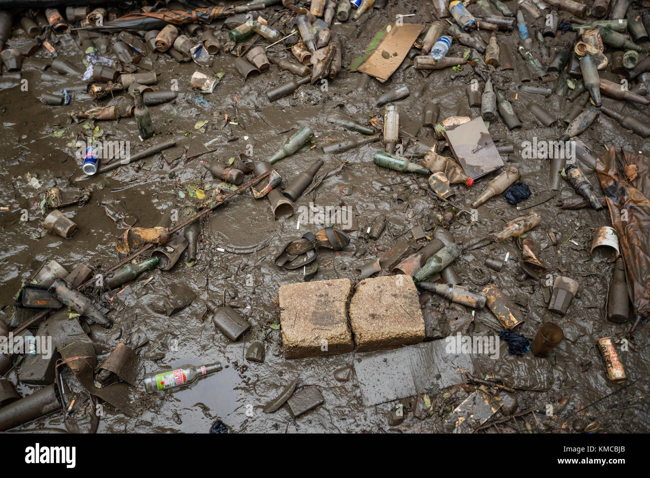 Rochdale Canal at Deansgate Locks Being Drained Of Rubbish And Litter ...