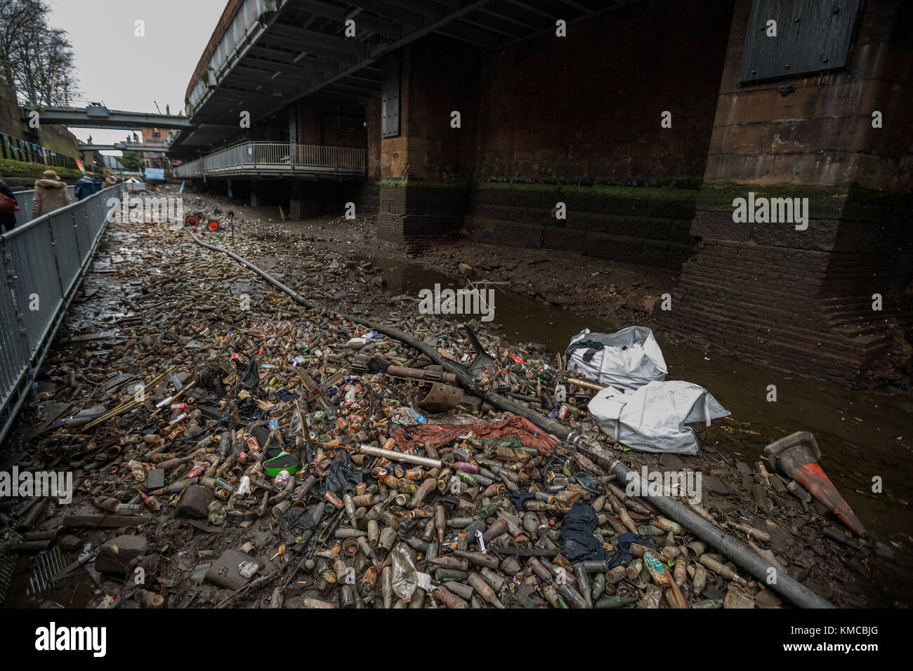 Rochdale Canal at Deansgate Locks Being Drained Of Rubbish And Litter ...