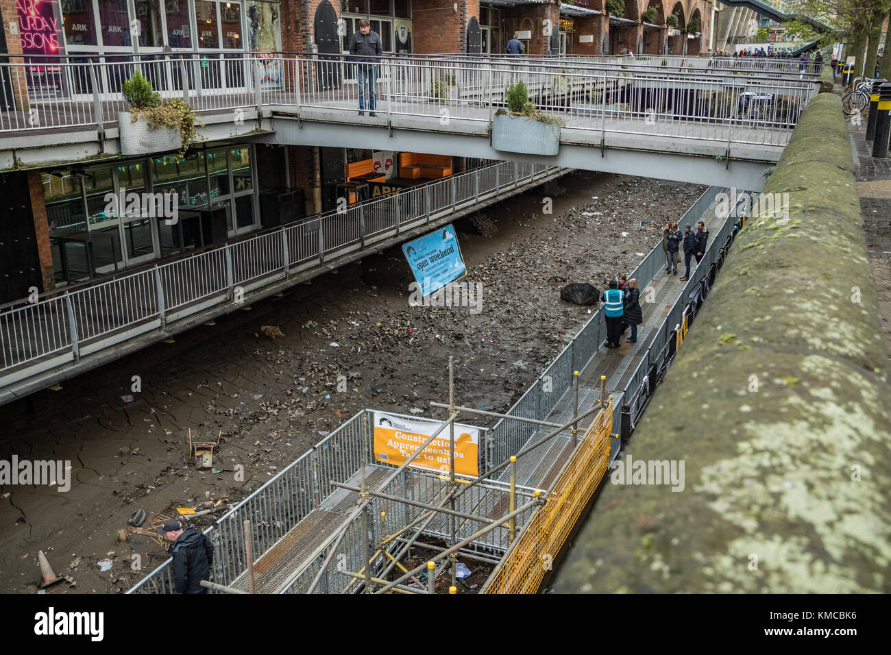 Rochdale Canal at Deansgate Locks Being Drained Of Rubbish And Litter ...