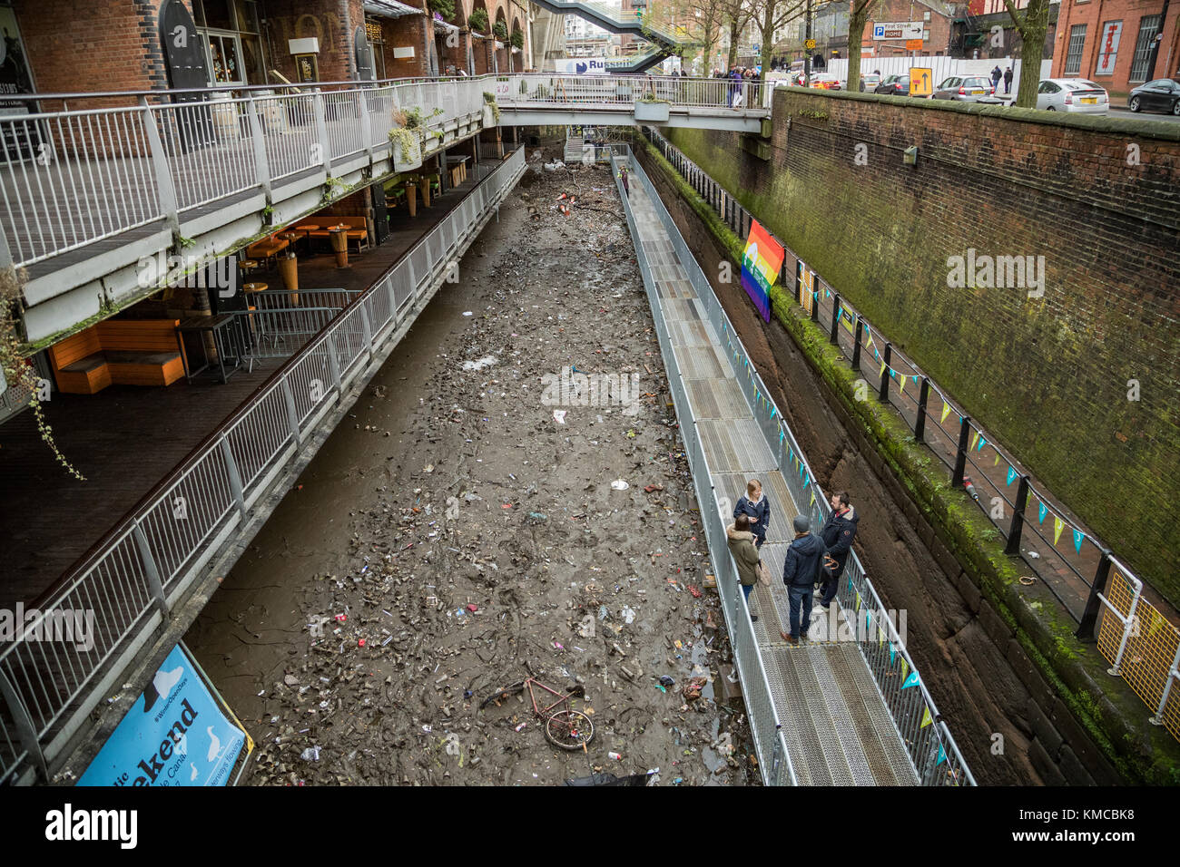Rochdale Canal at Deansgate Locks Being Drained Of Rubbish And Litter ...