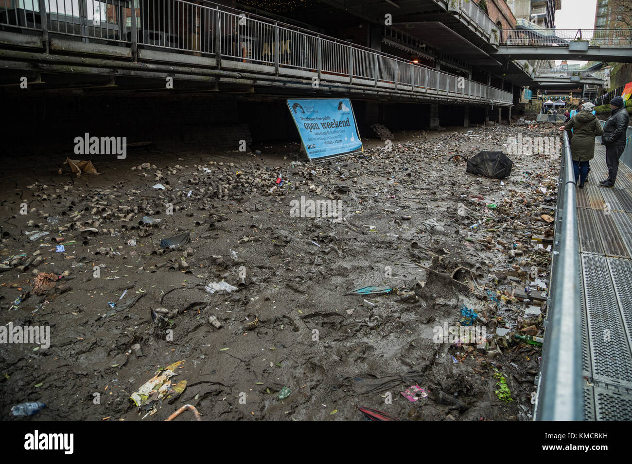Rochdale Canal at Deansgate Locks Being Drained Of Rubbish And Litter ...