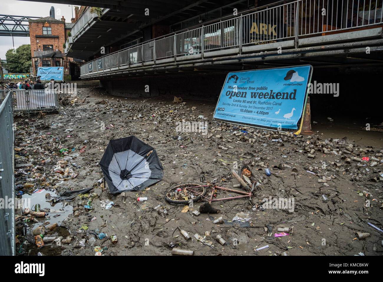 Rochdale Canal at Deansgate Locks Being Drained Of Rubbish And Litter ...