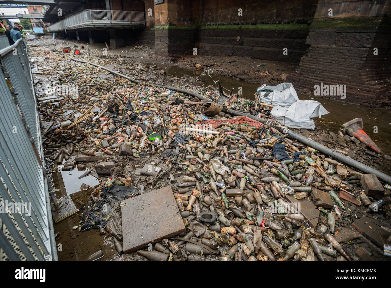 Rochdale Canal at Deansgate Locks Being Drained Of Rubbish And Litter ...