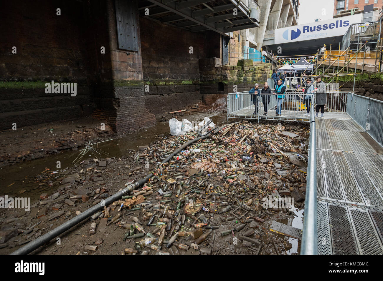 Rochdale Canal at Deansgate Locks Being Drained Of Rubbish And Litter ...