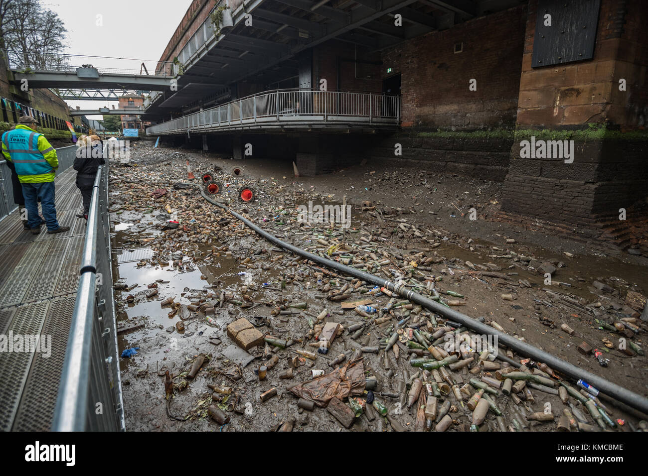 Rochdale Canal at Deansgate Locks Being Drained Of Rubbish And Litter ...