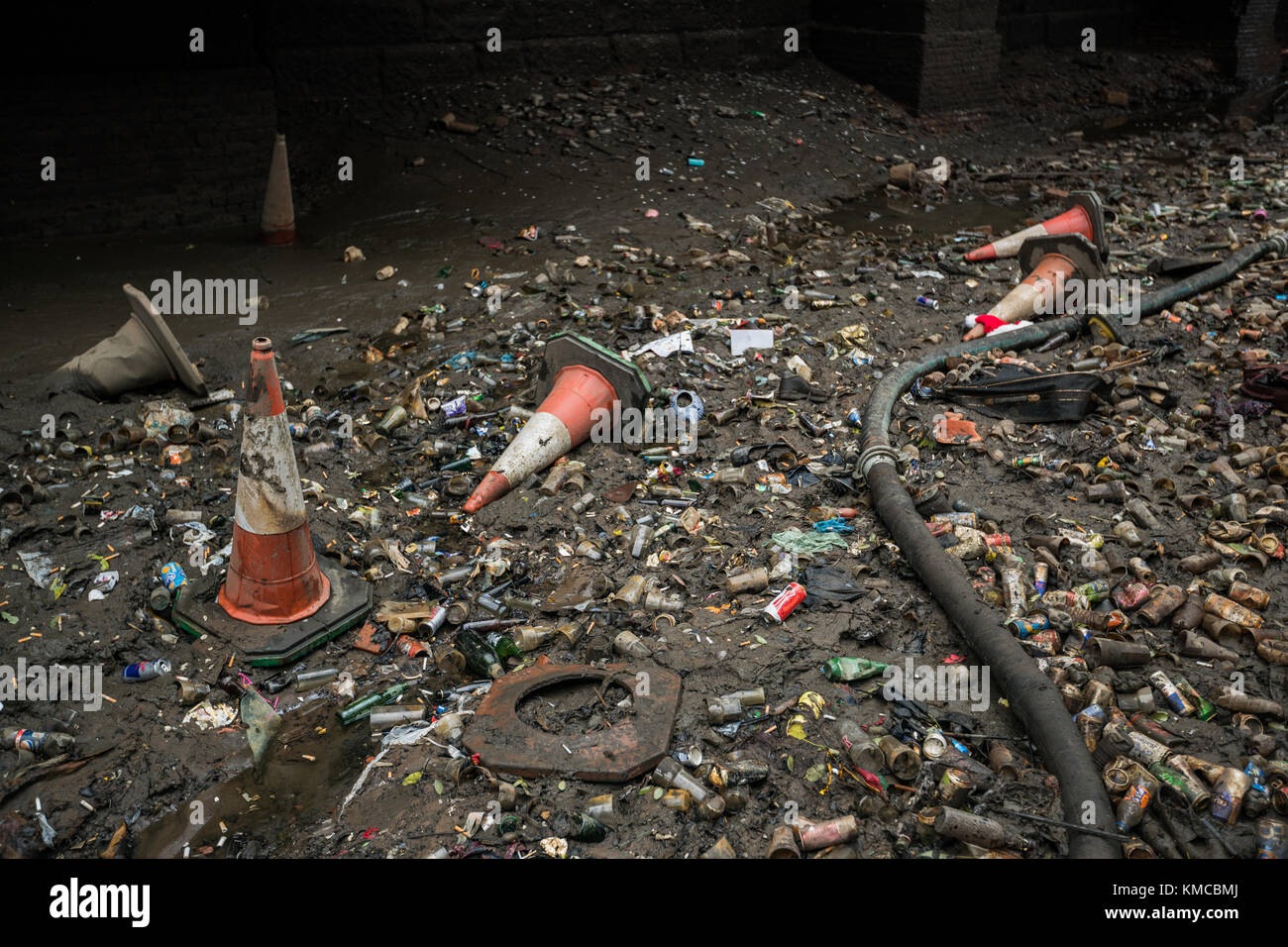 Rochdale Canal at Deansgate Locks Being Drained Of Rubbish And Litter ...