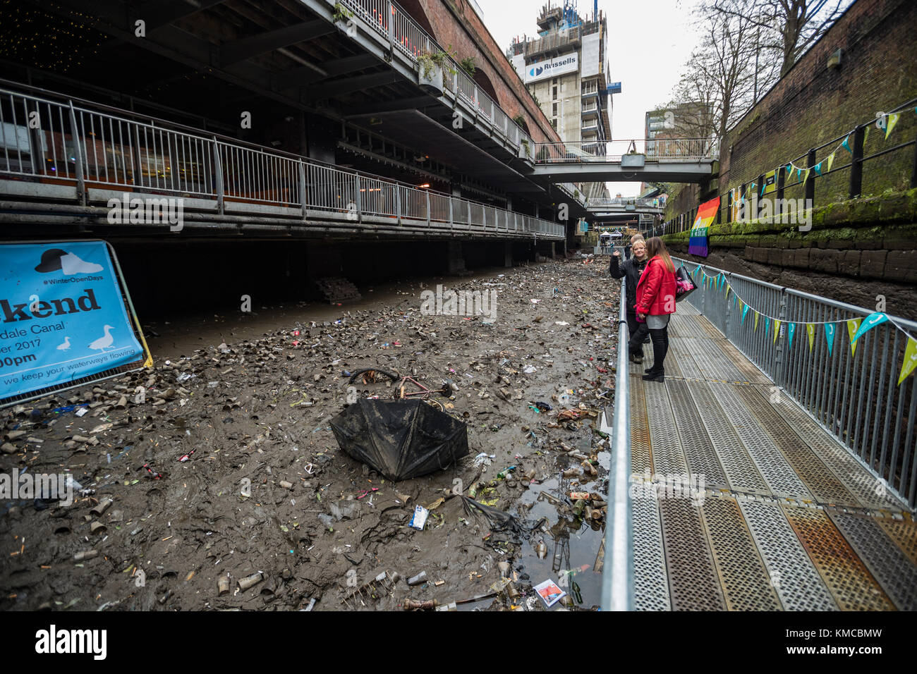 Rochdale Canal at Deansgate Locks Being Drained Of Rubbish And Litter ...
