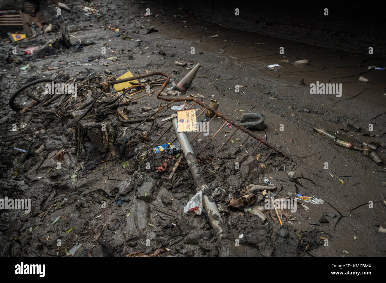 Rochdale Canal at Deansgate Locks Being Drained Of Rubbish And Litter ...