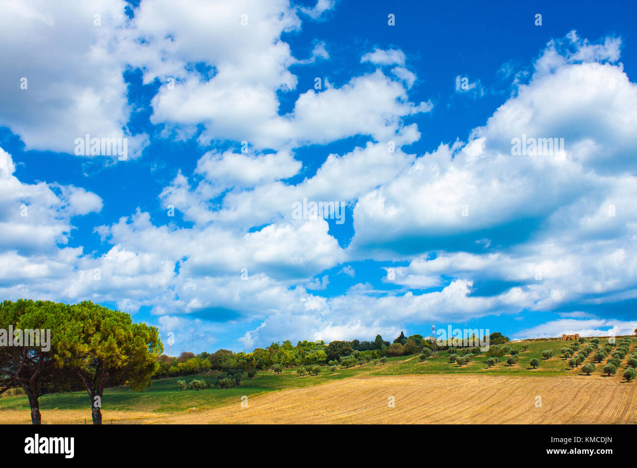 Italy landscape view with clouds on blue sky, Italian fields Stock ...