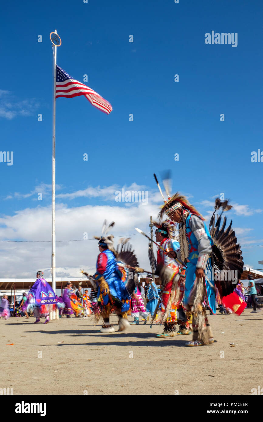 Mens traditional hi-res stock photography and images - Alamy