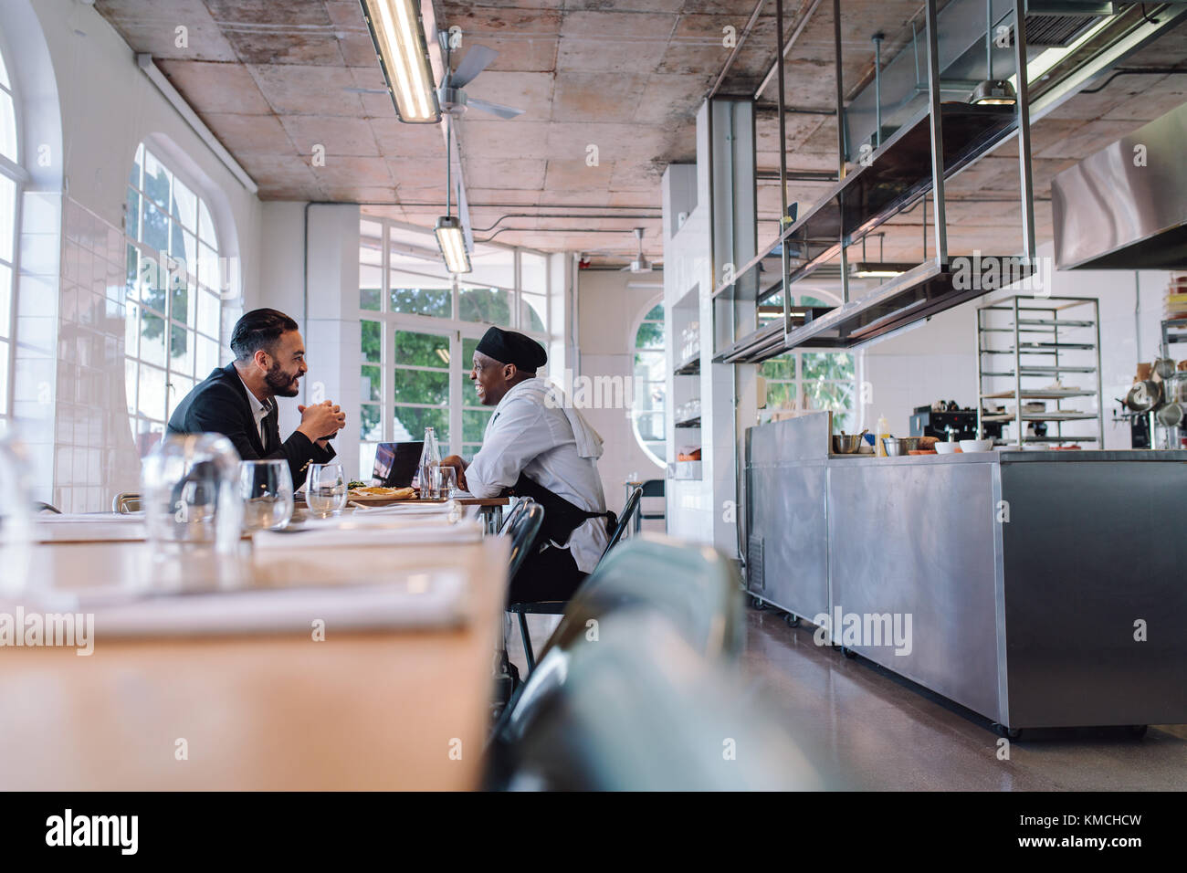 Restaurant manager staff meeting hi-res stock photography and images ...