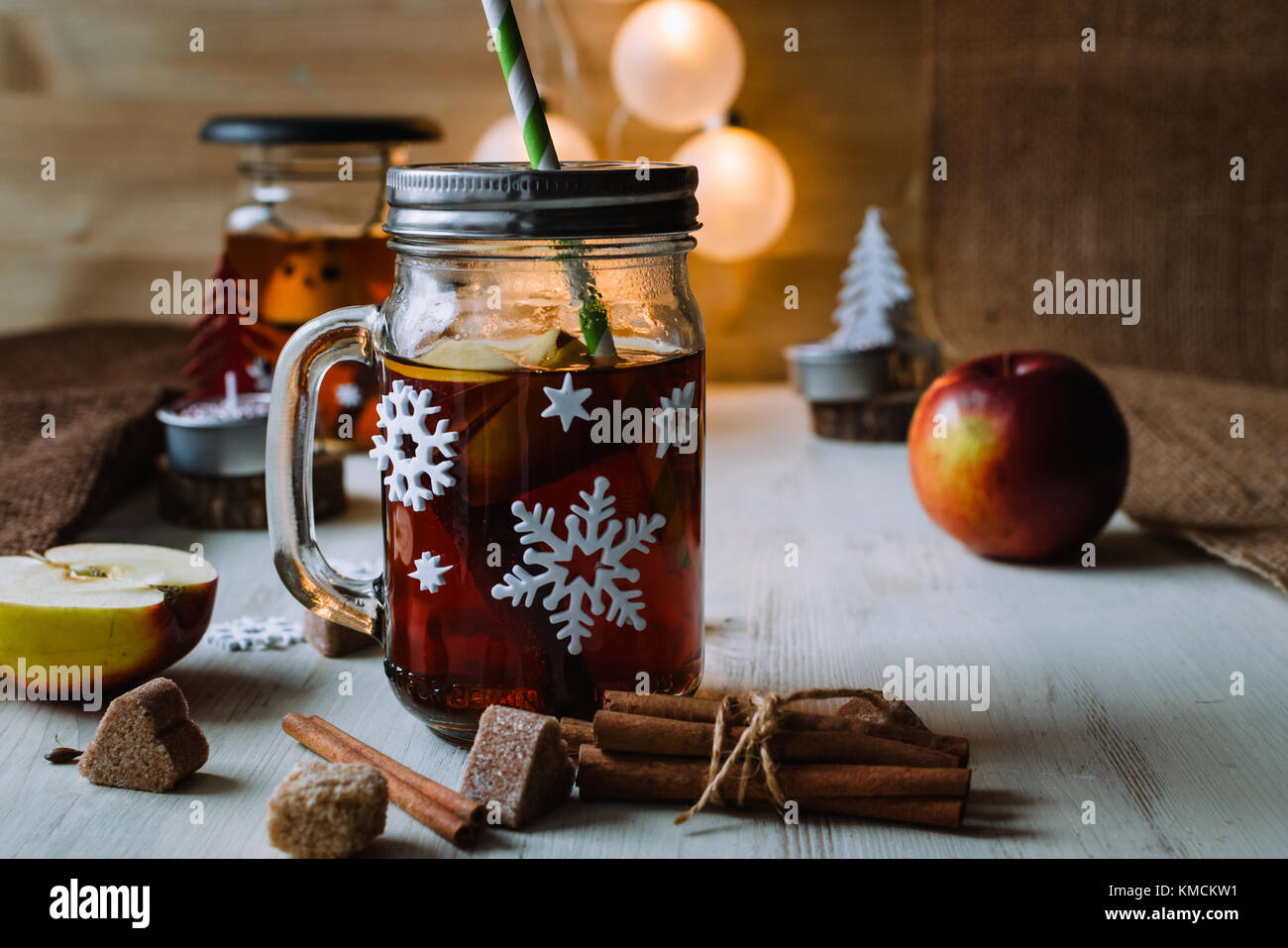 Apple and cinnamon Christmas tea in mason jars Stock Photo - Alamy