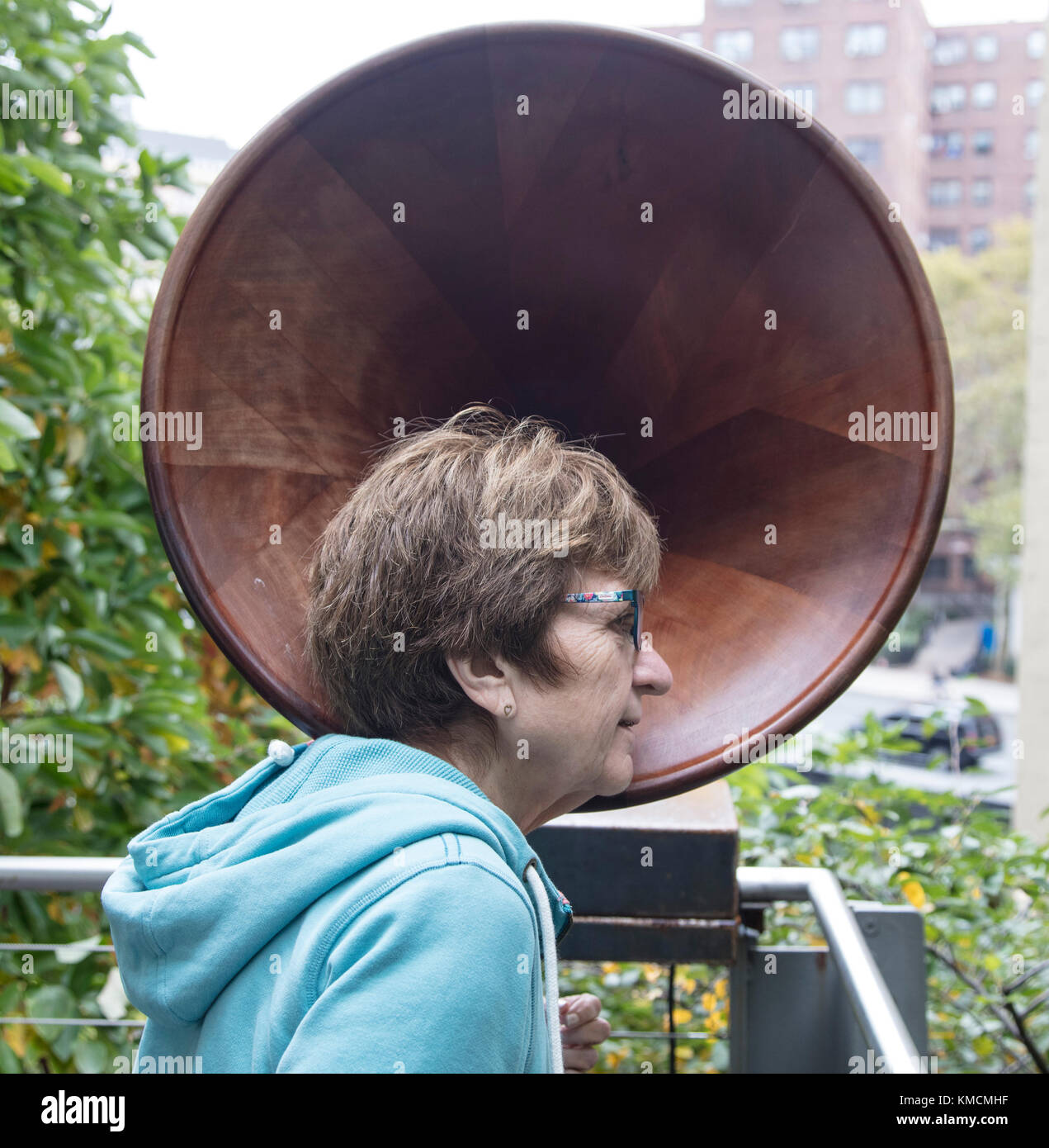 Listening aid hi-res stock photography and images - Alamy
