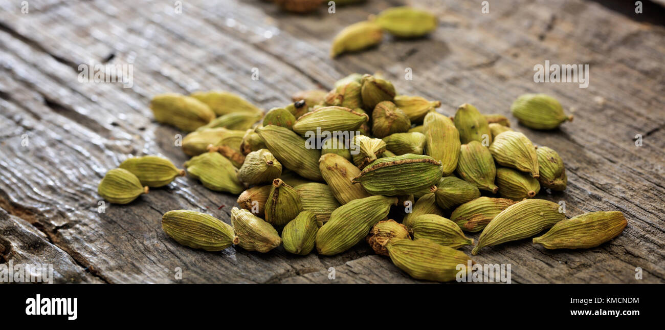 Cardamom pile set on old wooden background. Close up view with details ...