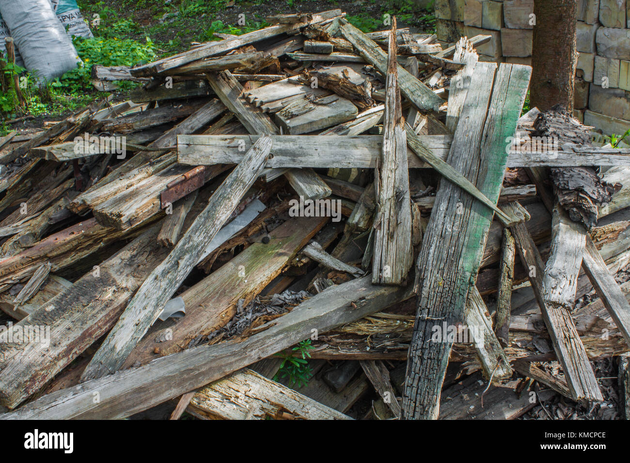 Pile wooden planks background hi-res stock photography and images - Alamy