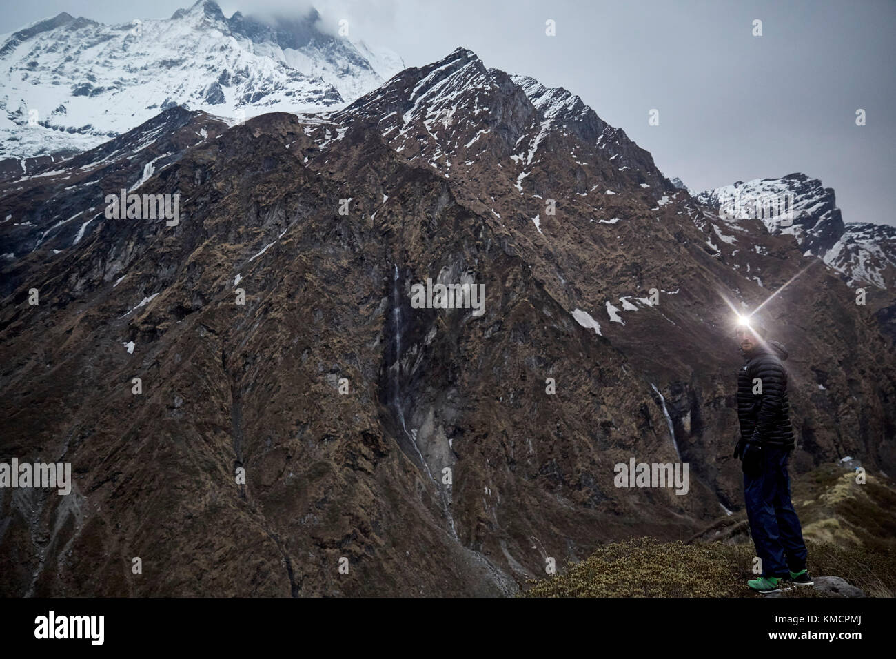 Night time trek in the himalayas with a headtorch Stock Photo - Alamy