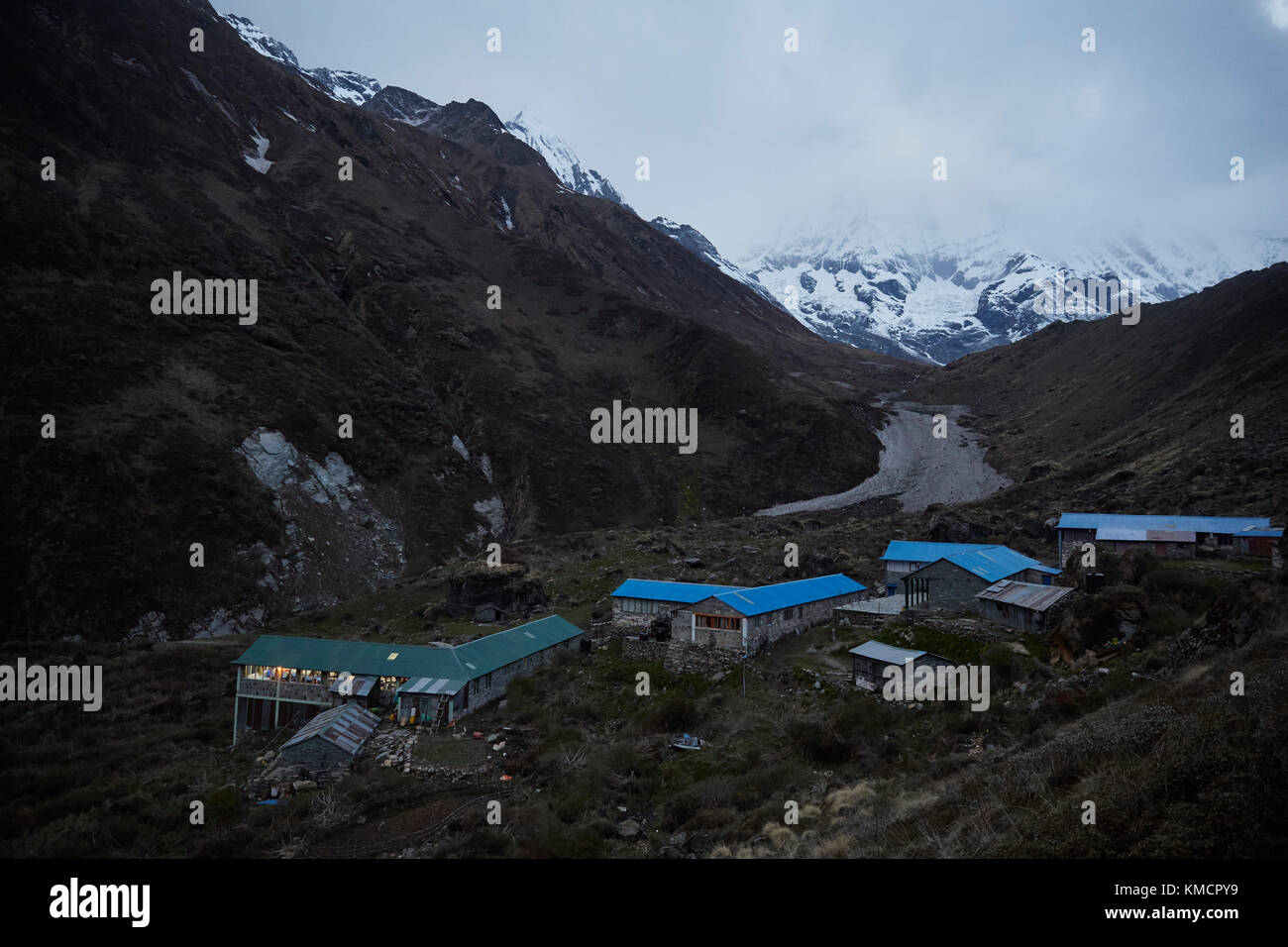 Night time trek in the himalayas with a headtorch Stock Photo - Alamy