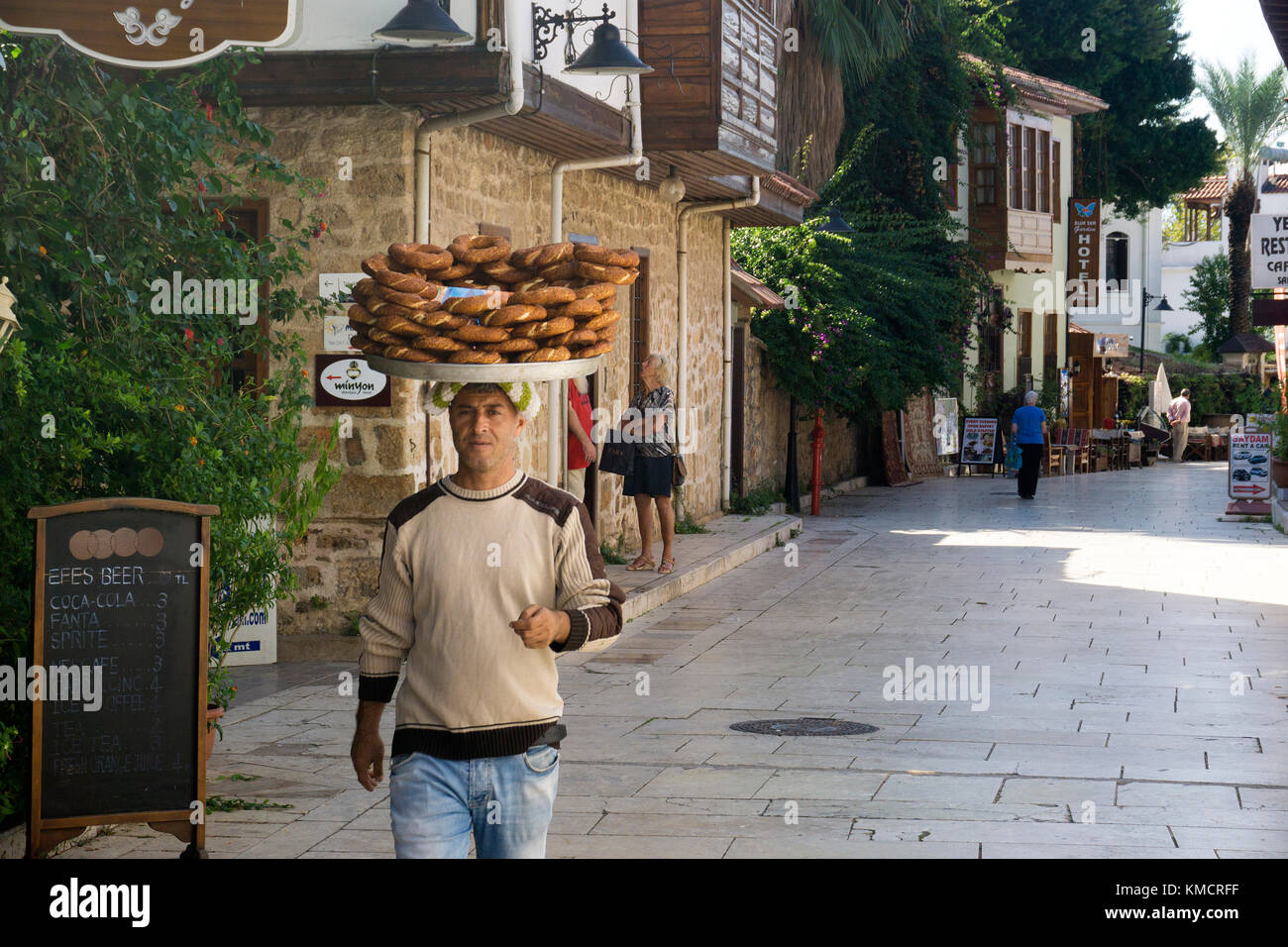 Simit verkaeufer hi-res stock photography and images - Alamy