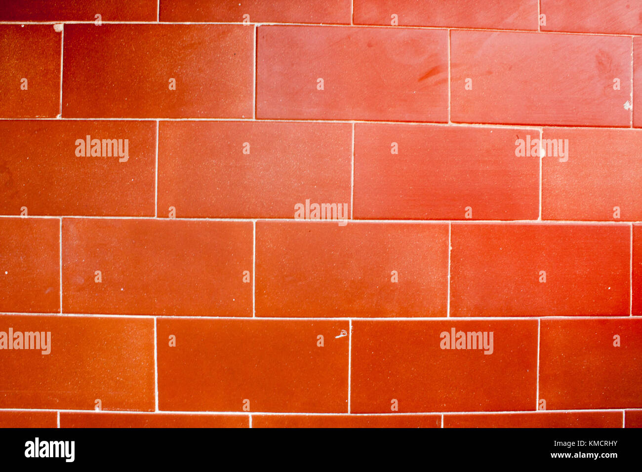 Tile wall texture background. Orange tiled pattern Stock Photo - Alamy