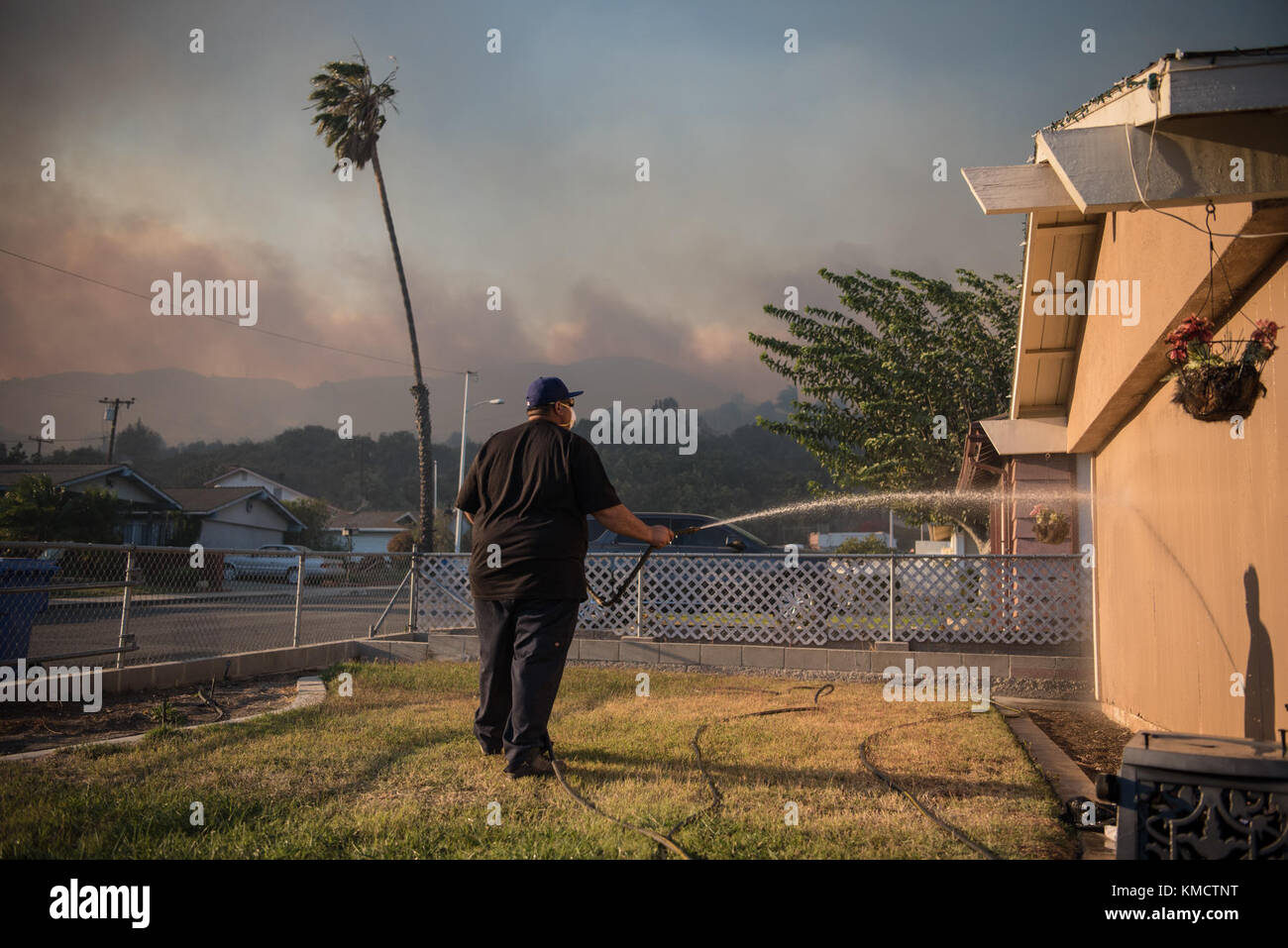 Santa Paula, California, USA. 5th Dec, 2017. A Santa Paula resident ...