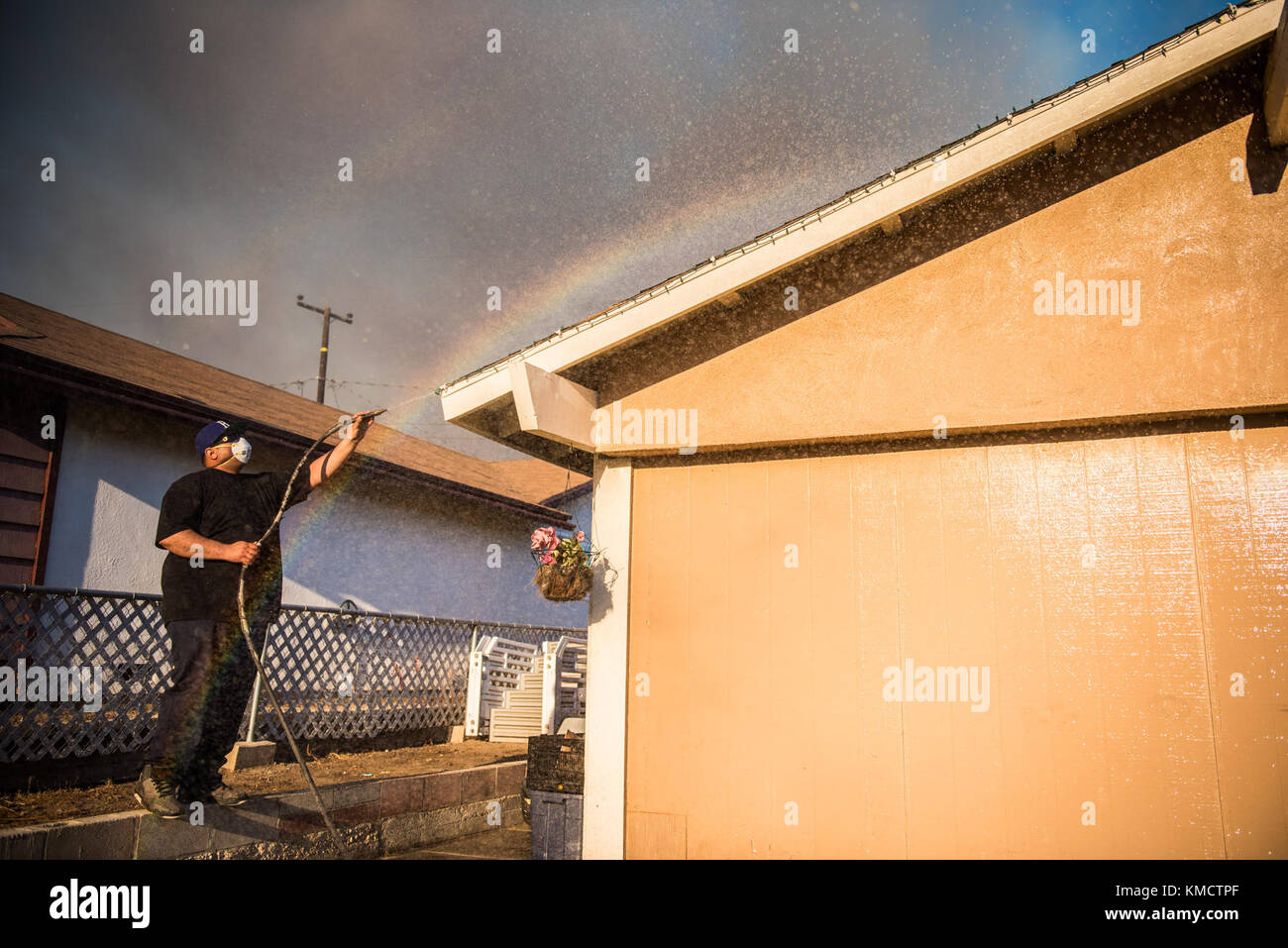 Santa Paula, California, USA. 5th Dec, 2017. A Santa Paula resident ...