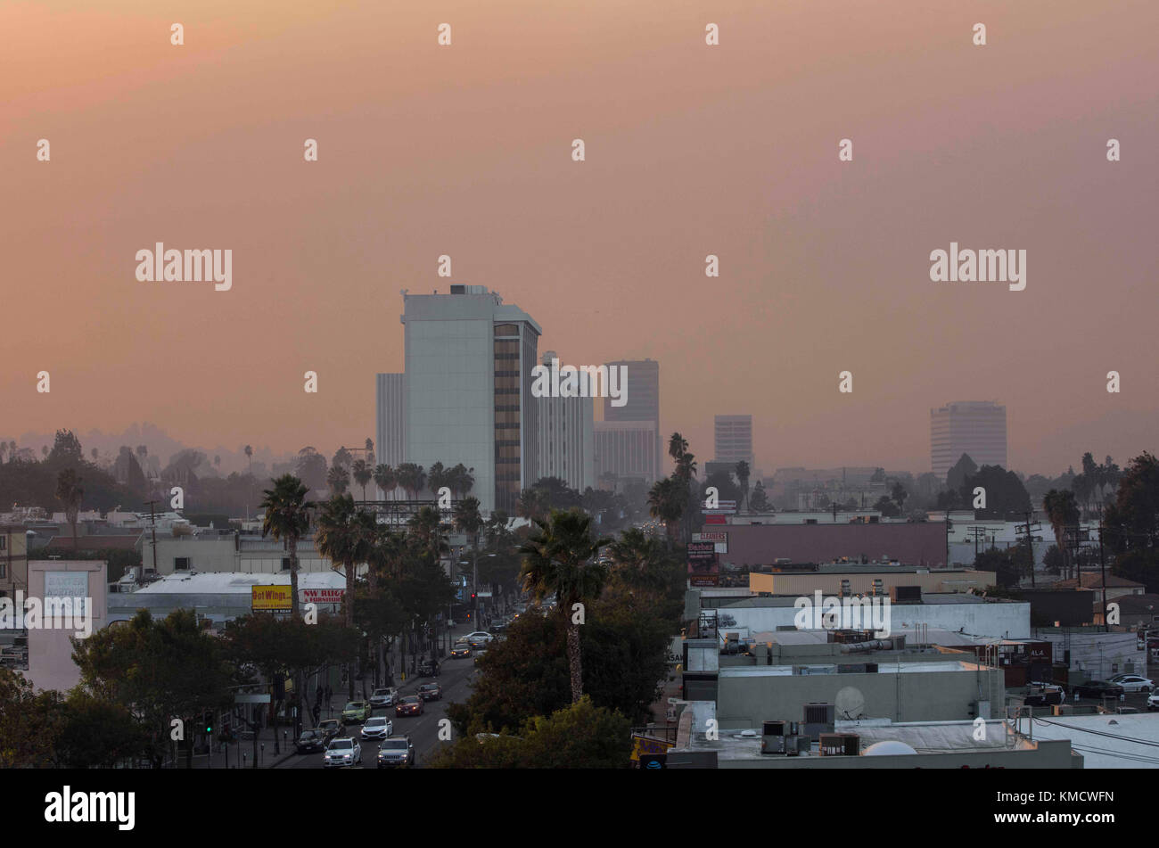 Los Angeles, California, USA. 5th Dec, 2017. Rye fire spreads to 5,000 ...